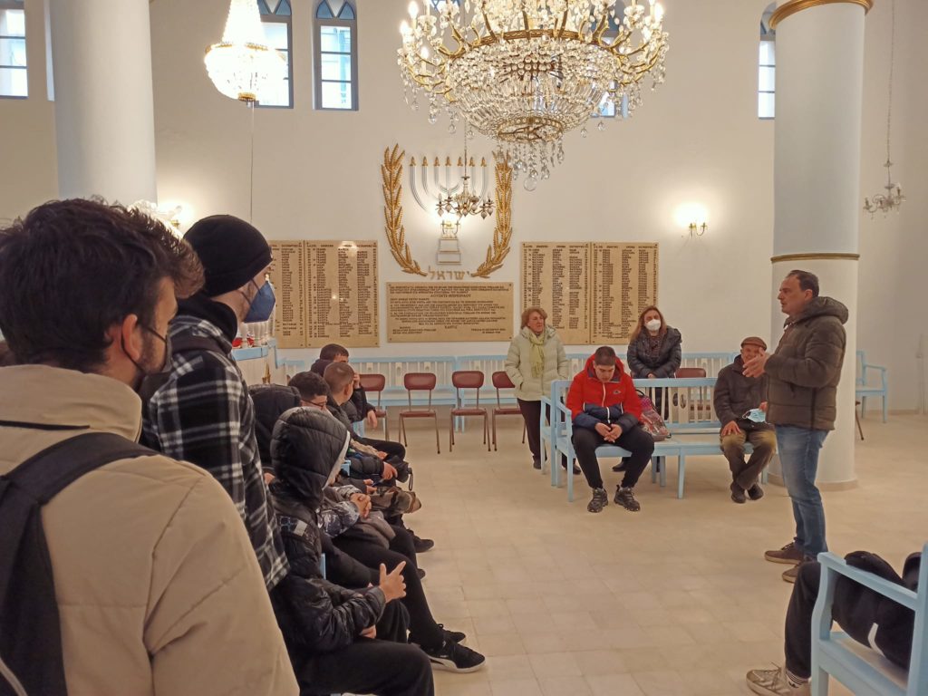 Οι μαθητές του 1ου ΕΠΑΛ Τρικάλων στην Εβραϊκή Συναγωγή