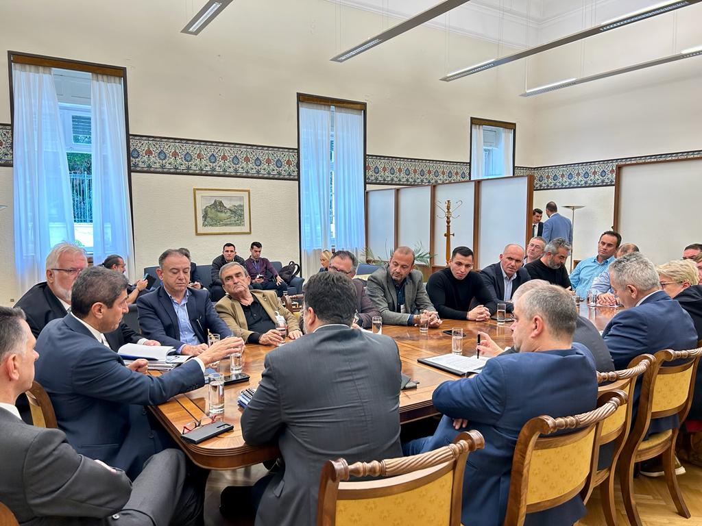 Δυο νέα προγράμματα κάλυψης απώλειας εισοδήματος για αγρότες της Θεσσαλίας