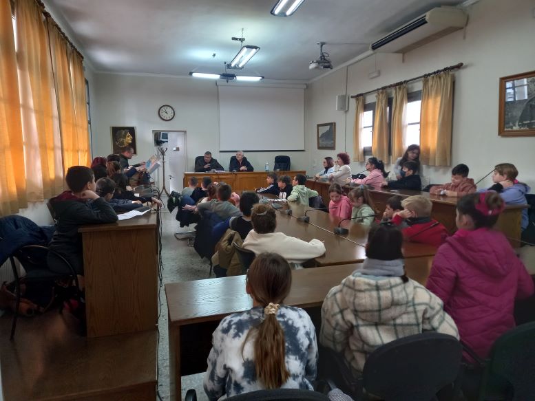 Τον Δήμαρχο Πύλης επισκέφτηκαν μαθητές του Δημοτικού Σχολείου Πύλης.